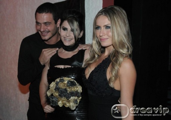 Ex-BBB Mayara comemora casamento em festa fetichista - Área VIP