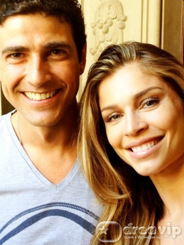 De volta ao trabalho, Grazi Massafera encontra Reynaldo Gianecchini