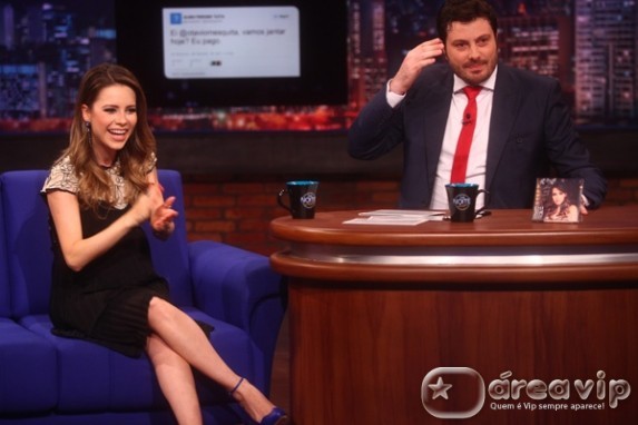 Danilo Gentili entrevista a cantora Sandy - Área VIP