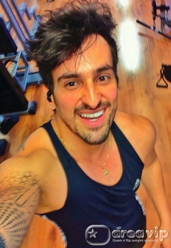 Léo Rodriguez já estava interessado em Babi Rossi antes da Fazenda ...