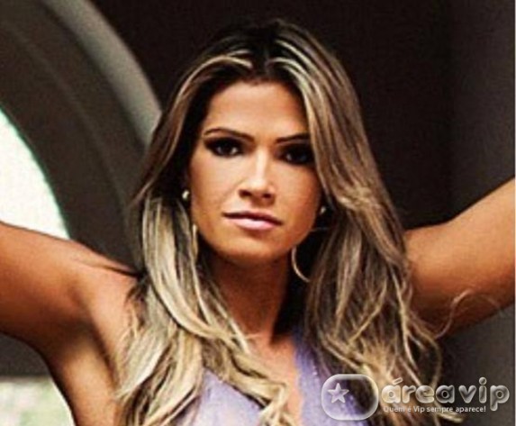 Ex-BBB Fani Pacheco vai fazer vestibular para Medicina - Área VIP