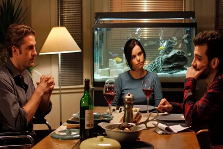 Supercine exibe o filme inédito 'O Suspeito Mora ao Lado' - Portal Área VIP