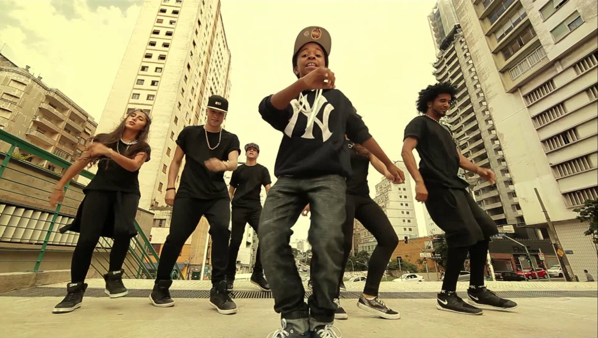 Jean Paulo faz sucesso na web com clipe de funk - Veja! - Portal Área VIP