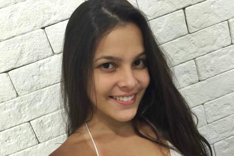 Ex-BBB Emilly Araújo oferece divulgação para conseguir novo celular e ...