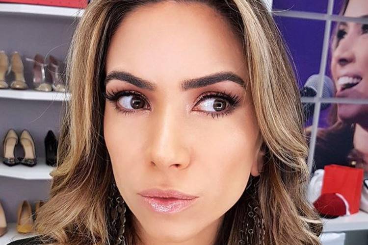 Patricia Abravanel se diverte com disfarce para Patricia Abravanel se diverte com disfarce para