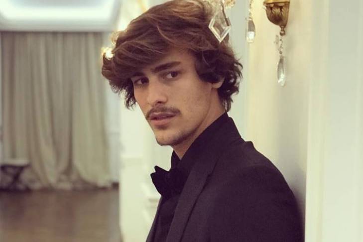 Bruno Montaleone surge em clique ousado e leva fãs ao delírio
