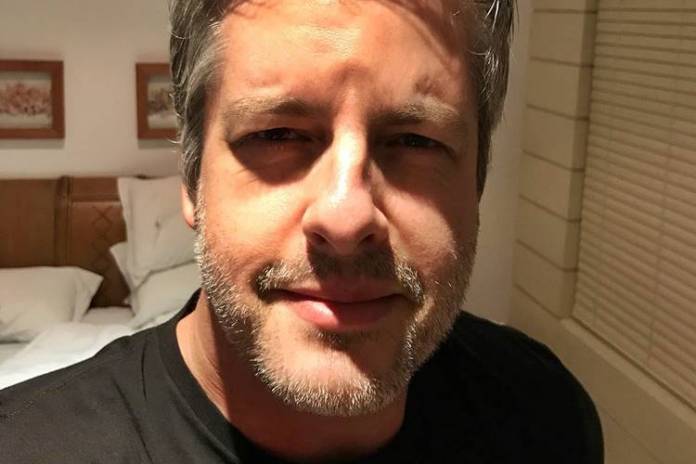Cantor Victor Chaves se manifesta sobre notícia de reconciliação com sua ex