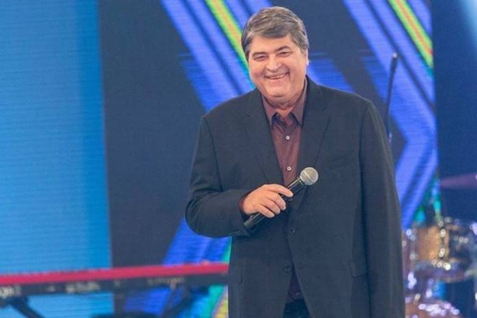 Datena é surpreendido com reação de cobra durante o Brasil Urgente ...