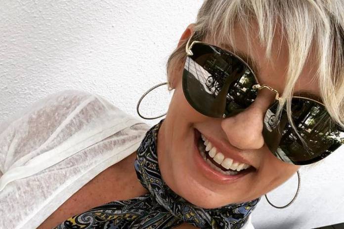 Andréa Nóbrega revela motivo que usa o sobrenome do ex, Carlos Alberto ...