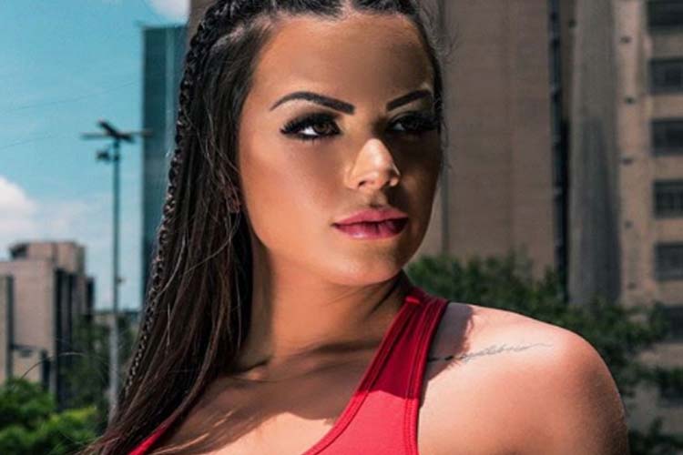 Victoria Villarim, noiva de Eduardo Costa mostra certificado e detalhe ...