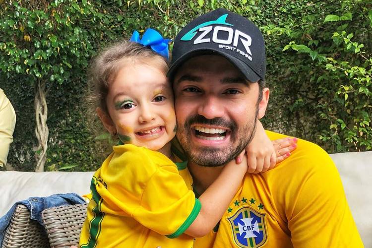 Sertanejo Fernando registra primeira pescaria da filha: "Olha a cara de ...