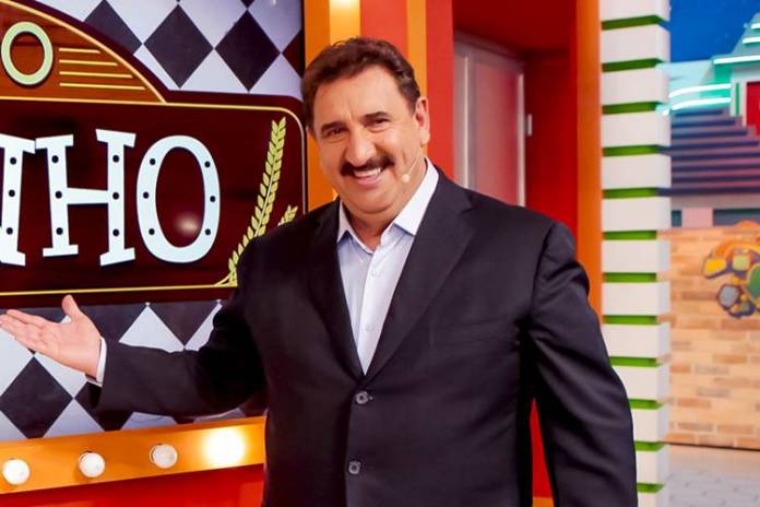 Ratinho exibe click raro de seu neto e perninhas chamam atenção ...