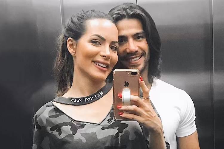 Carla Prata e sertanejo Mariano completam 10 meses de namoro e trocam ... Carla Prata e sertanejo Mariano completam 10 meses de namoro e trocam ...