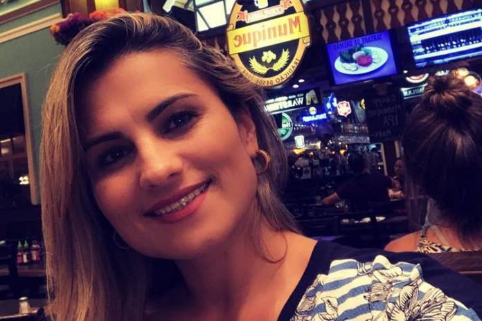 Nova profissão! Ex-atriz de filmes adultos vira professora; Confira ...