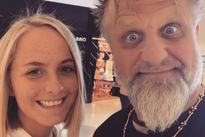 Morre aos 22 anos a filha do percussionista da banda Slipknot - Portal ...