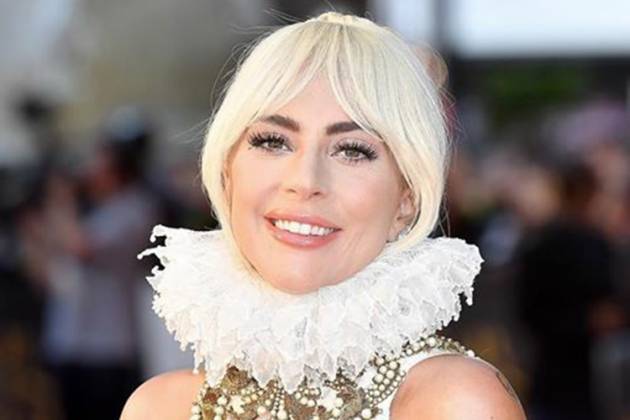 Com Visual De Outro Mundo Lady Gaga Lança Clipe Novo