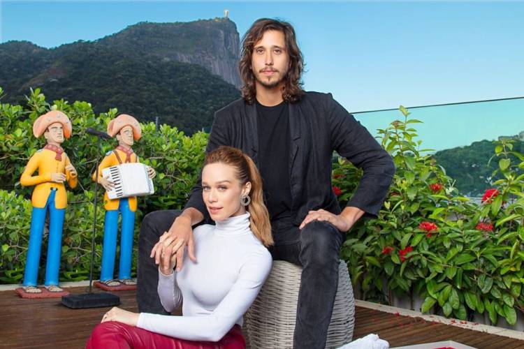 Casal famoso posta primeira foto na web após mais de um ano de namoro ...