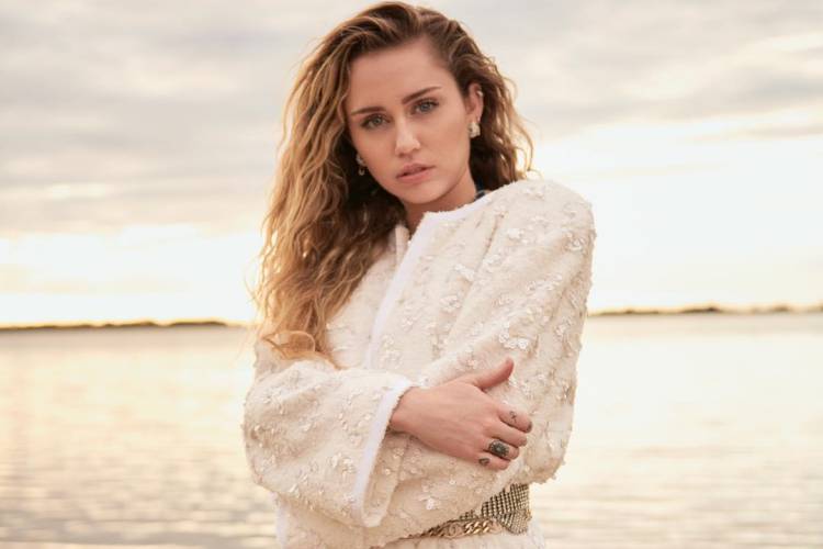 Miley Cryus fica noiva de Maxx Morando - Portal Área VIP