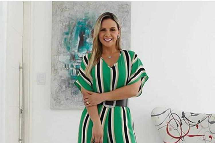 Carla Perez esbanja boa forma e fãs são só elogios - Área VIP Carla Perez esbanja boa forma e fãs são só elogios - Área VIP