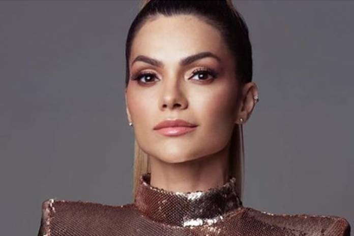 Kelly Key surpreende ao posar nua na web