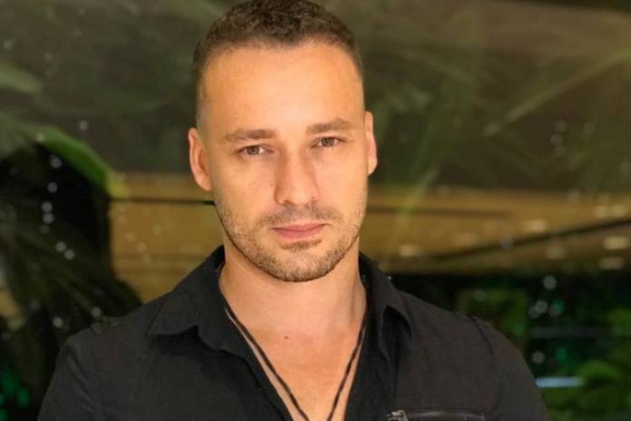 Após abandonar a carreira de ator e se lançar como cantor sertanejo ...