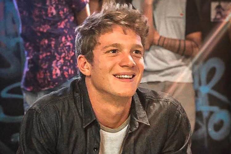 Pedro Novaes fala sobre carreira de ator e paixão pela música - Área VIP
