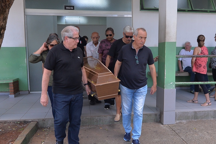 Confira fotos do velório da humorista Zilda Cardoso, a Dona Catifunda ...