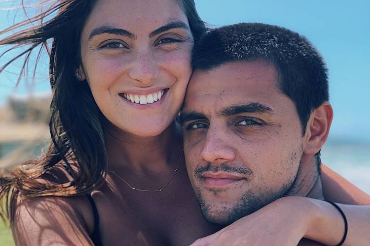 Felipe Simas se declara para a esposa - Área VIP Felipe Simas se declara para a esposa - Área VIP