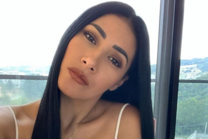 Sertaneja Simaria surge na quarentena de biquíni e deixa recado aos ...