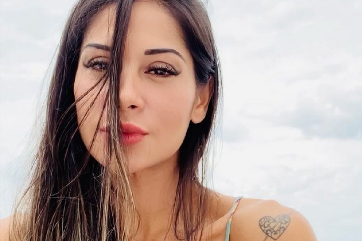 Mayra Cardi gera controvérsia ao surgir utilizando alianças de ...