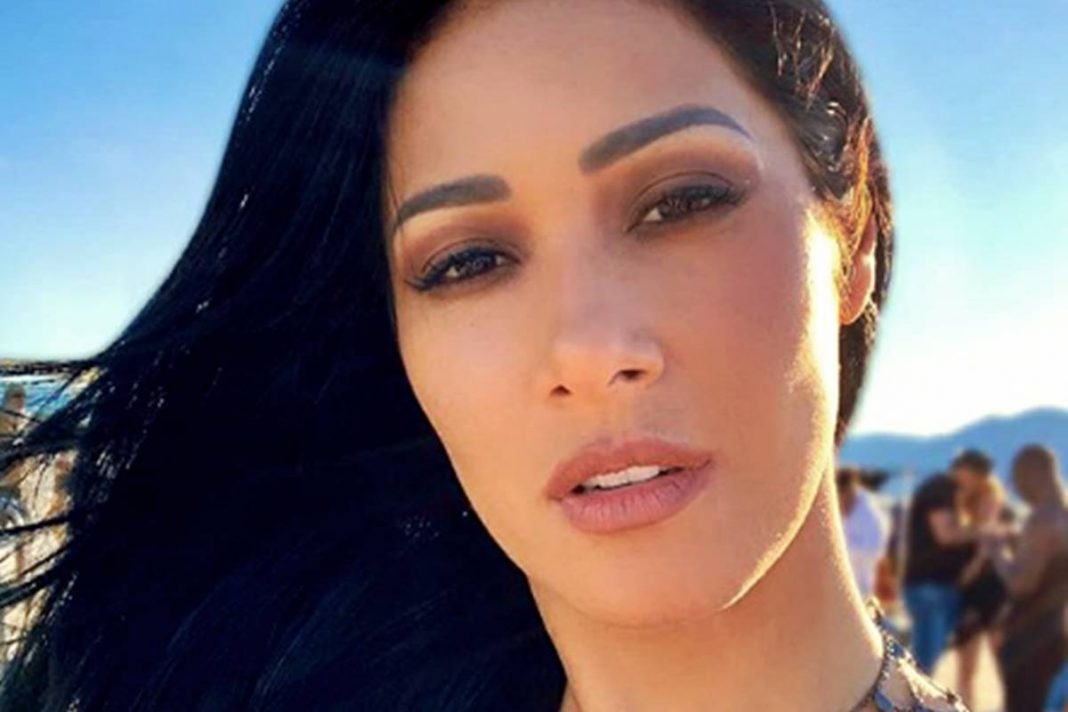 Sertaneja Simaria se defende devido polêmica com fotos sensuais ...