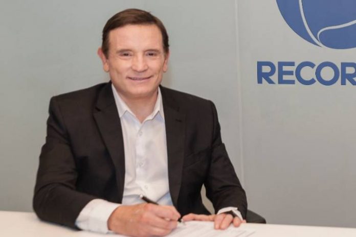 Roberto Cabrini assume apresentação do Repórter Record Investigação ...