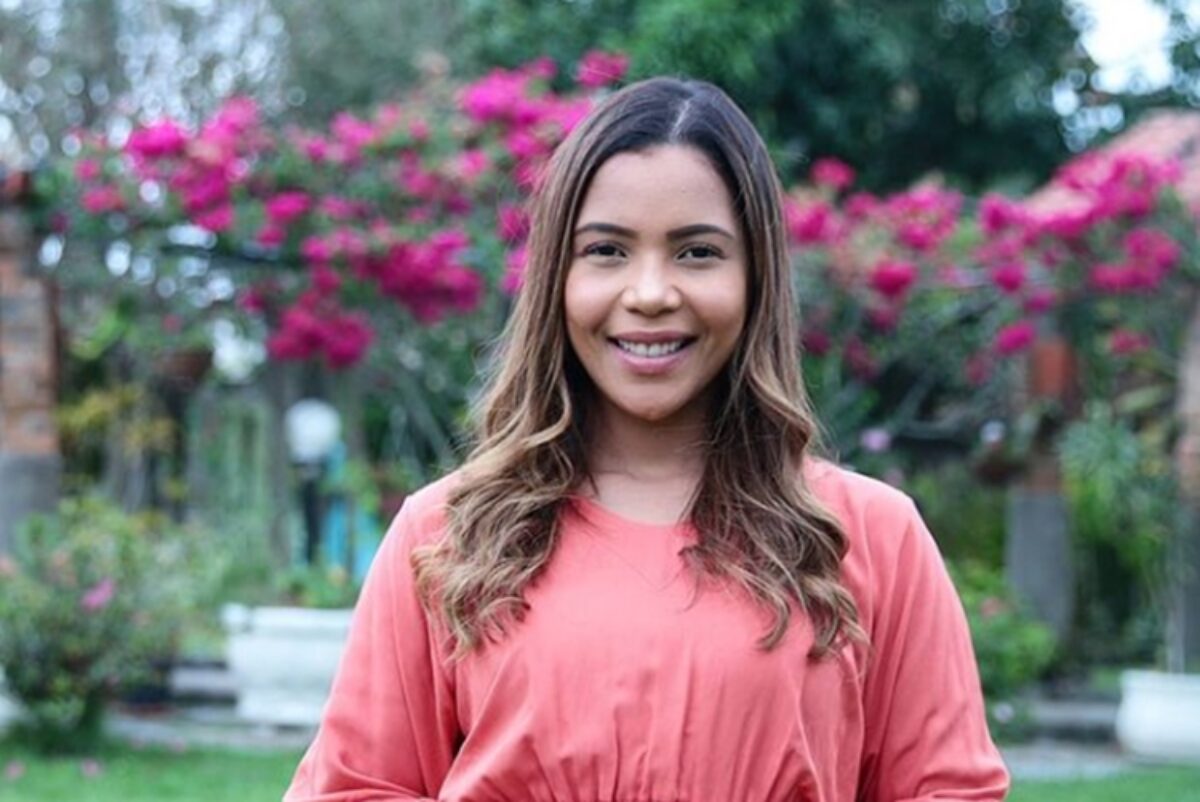 Cantora gospel Amanda Wanessa surge sorridente em foto rara após grave acidente - Área VIP