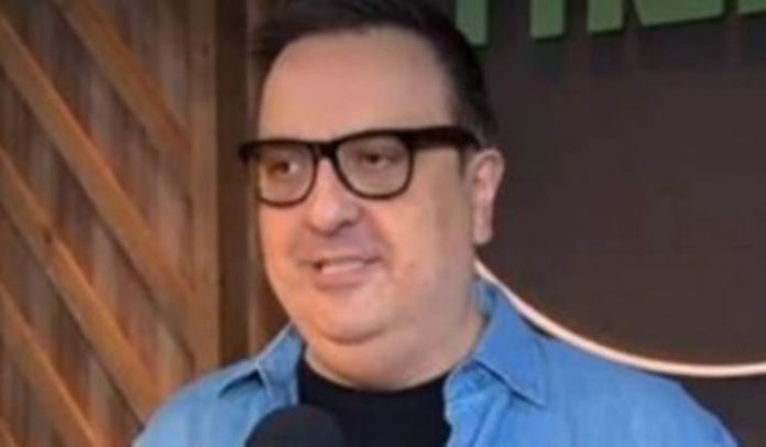 Diretor de 'A Fazenda', Rodrigo Carelli alfineta reality da concorrente