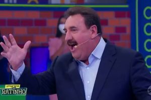 Ratinho estreia novo cenário no SBT e é detonado por comodismo na web