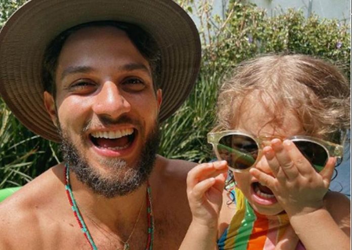 Chay surge em momento fofo com filha mais velha e fãs reagem - Portal ...