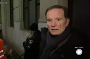 Roberto Cabrini é elogiado na web por reportagem especial em Lviv
