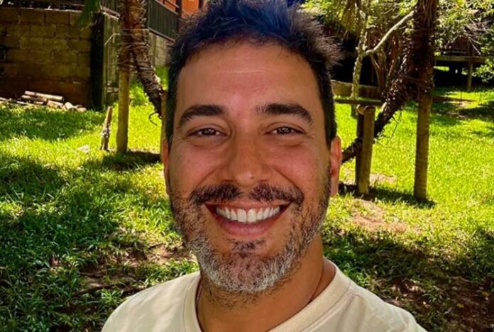 André Marques, longe da TV aberta, surge em momento especial e faz ...