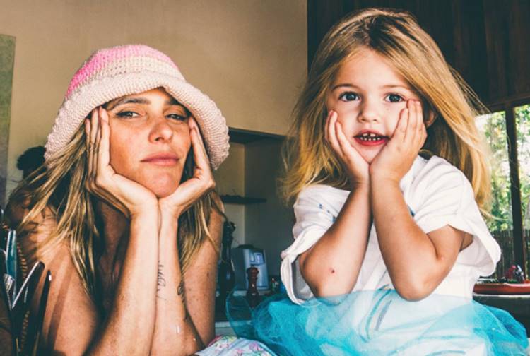 Fernanda Lima surge ao lado da filha e reflete: "aventura é maternar ...