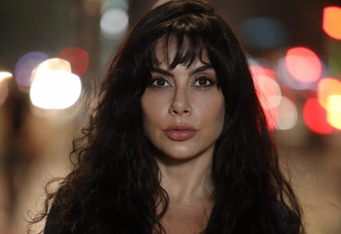 Lis Luciddi vive mãe de três em A Infância de Romeu e Julieta, no SBT ...