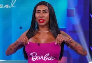 Inês Brasil choca Patrícia Abravanel ao mostrar os seios no 'Programa ...
