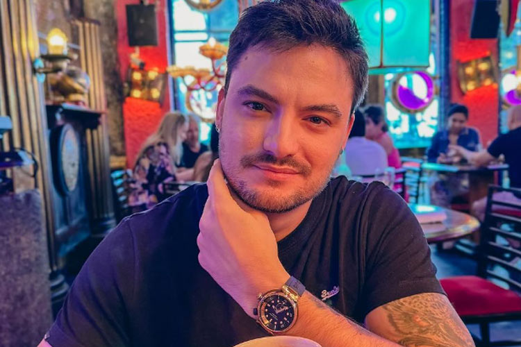 Felipe Neto fala sobre higiene e divide opiniões - Área VIP Felipe Neto fala sobre higiene e divide opiniões - Área VIP