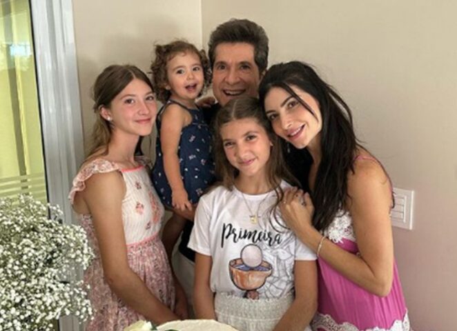 Filha de Daniel faz Primeira Comunhão e família comemora - Portal Área VIP