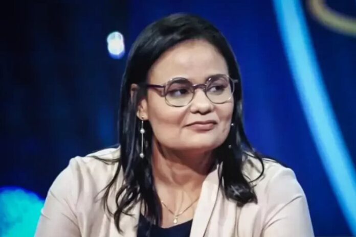 Jullie Dutra, ganhadora do quadro 'Quem quer ser um milionário', se pronuncia após vitória no ...