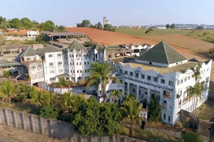 Castelo de José Rico segue 'encalhado' após 2 leilões sem sucesso de ...