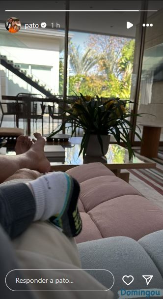 Alexandre Pato posa com o filho Benjamin, fruto do casamento com Rebeca ...