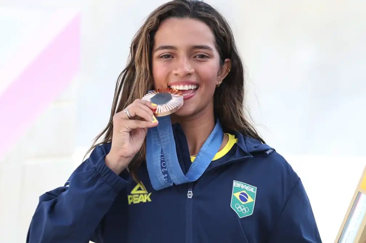 Rayssa Leal celebra ao ganhar medalha de bronze nas Olimpíadas de Paris: "Obrigada Brasil ...