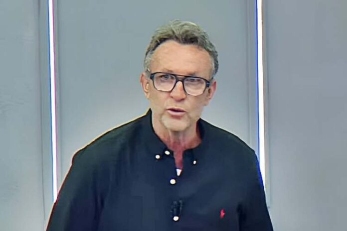 Apito Final, dominical esportivo comandado pelo Craque Neto na Band TV ... Apito Final, dominical esportivo comandado pelo Craque Neto na Band TV ...