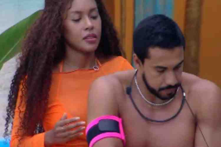 BBB25: Giovanna coloca Maike contra a parede após crise de ciúmes ...