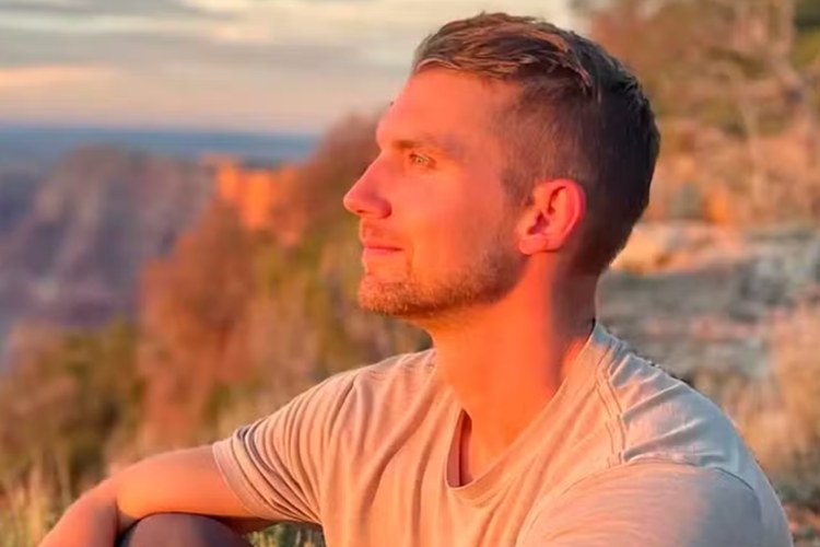 Morre Andrew Cross, youtuber aventureiro, aos 36 anos após grave ...